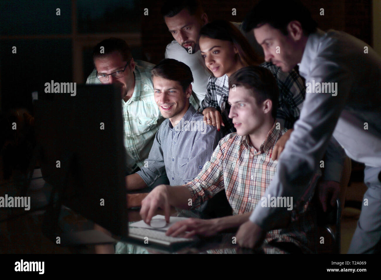 Team computer business dark night hi-res stock photography and images ...