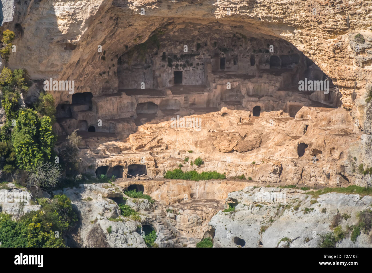 Caves were used as hide-outs by Byzantines and Arabs. Cava Grande del ...