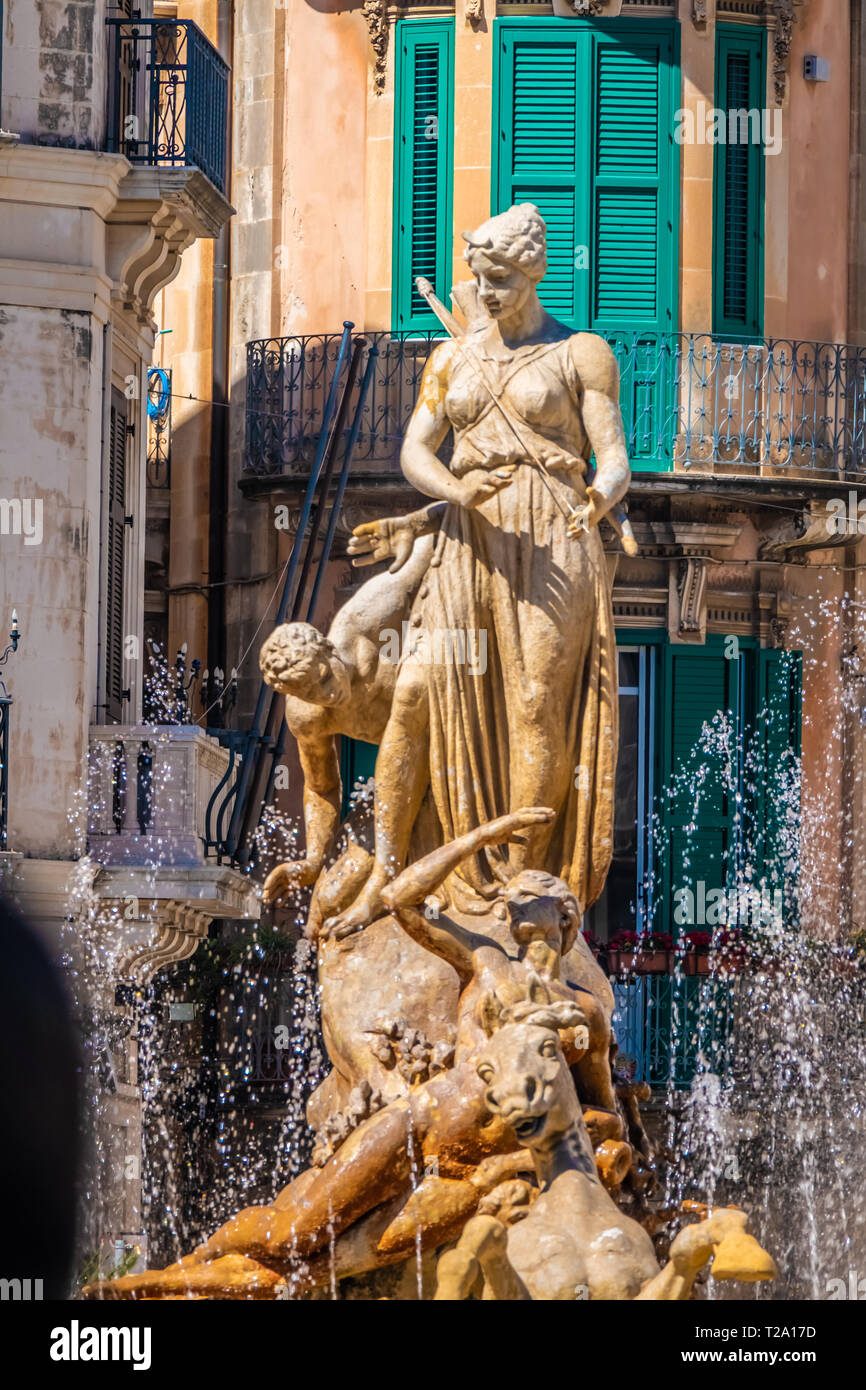 Archimedes Square, Diana Fountain, Syracuse (Siracusa), a historic city ...