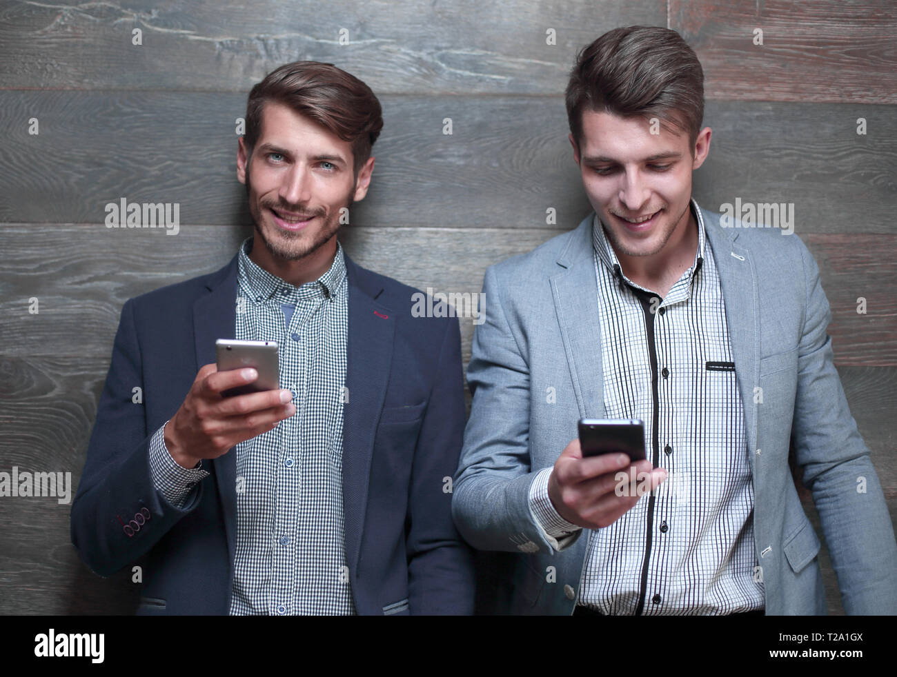 Two handsome guys talking standing hi-res stock photography and images ...