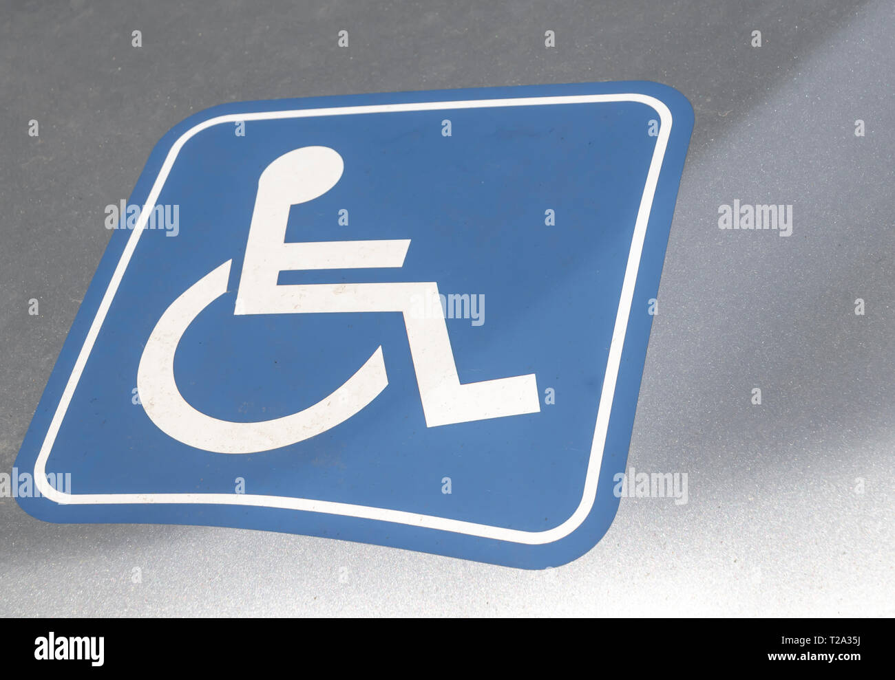 Handicapped school bus hi-res stock photography and images - Alamy