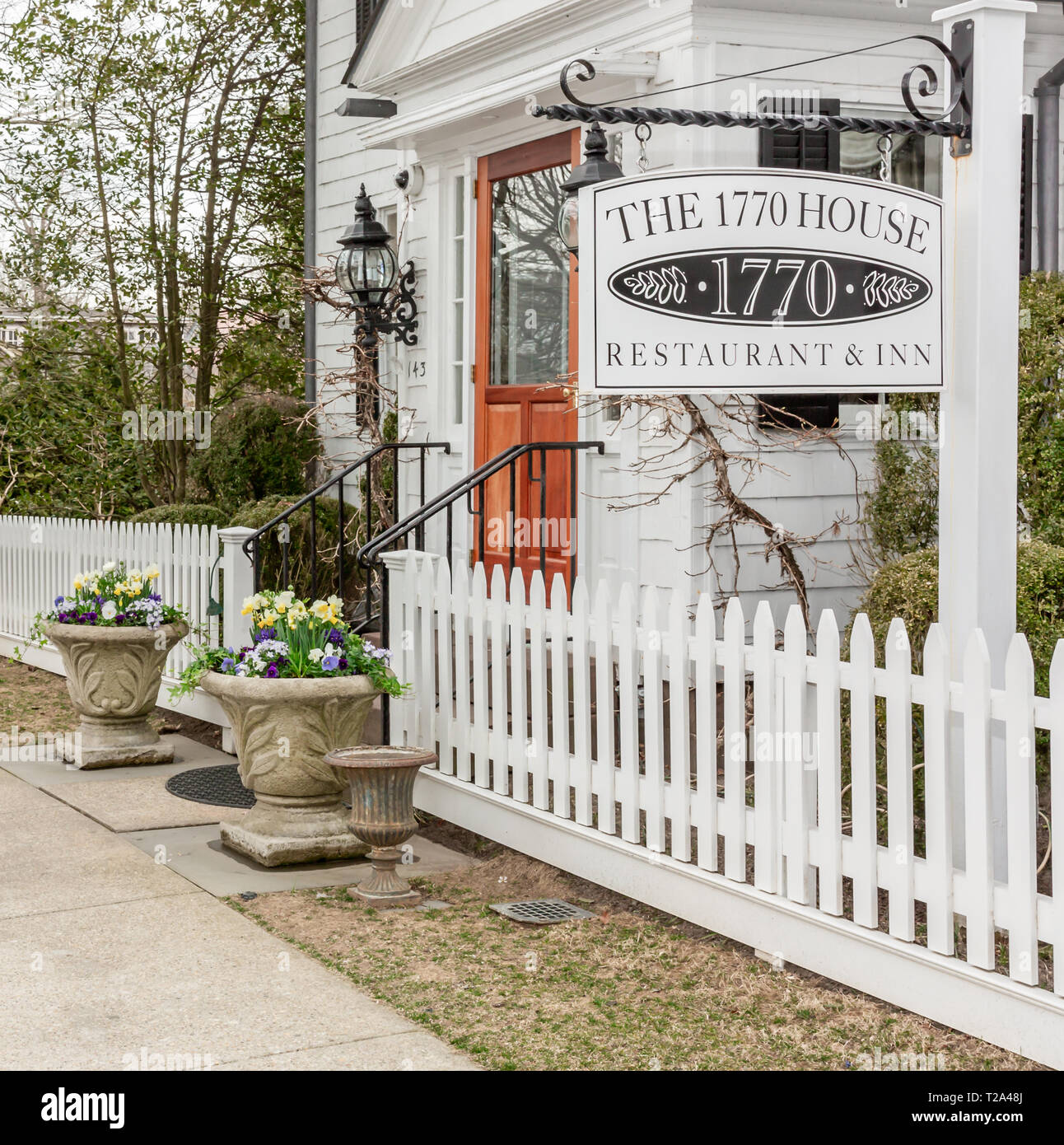White house east room hi-res stock photography and images - Alamy
