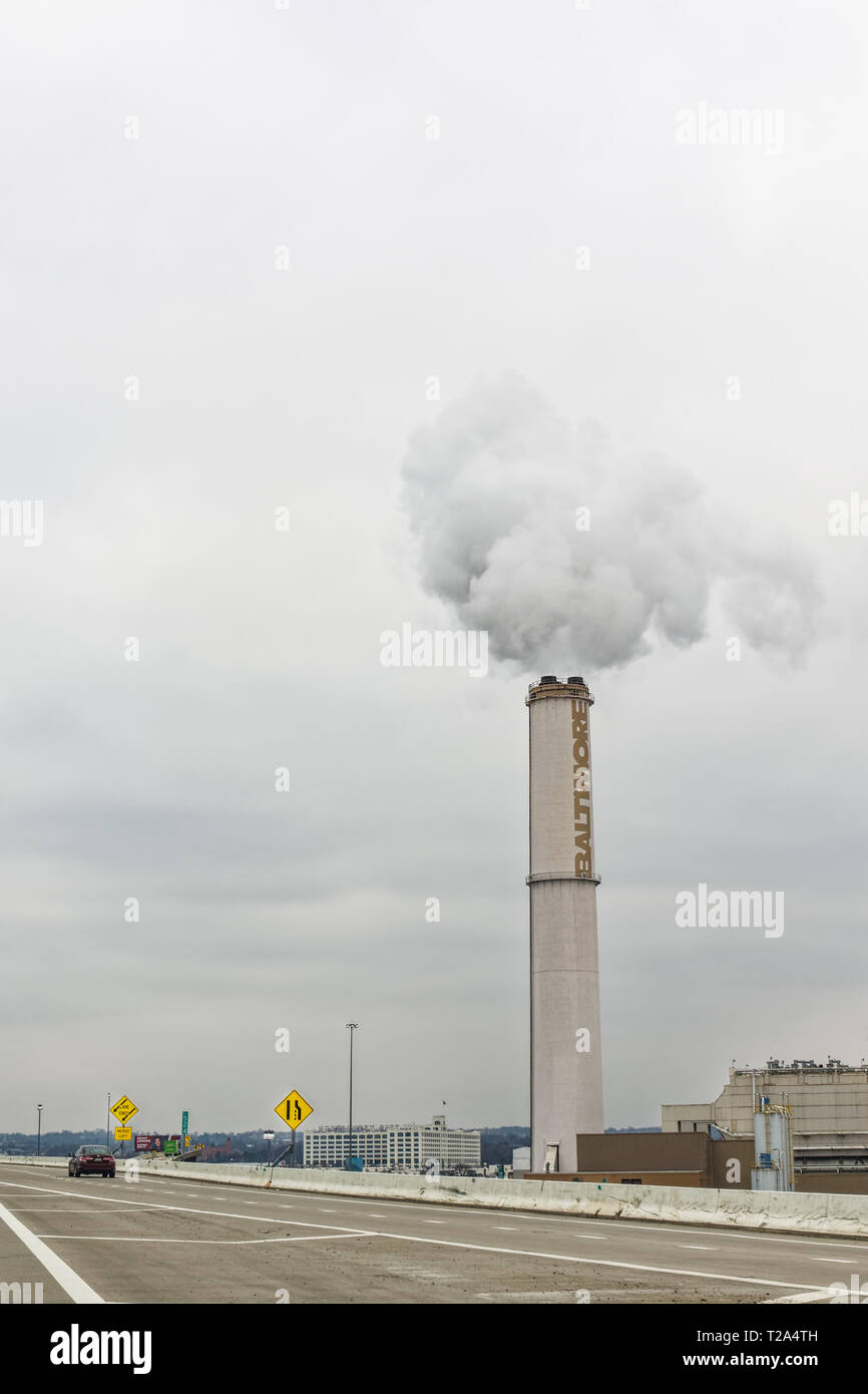 Burning trash can hi-res stock photography and images - Alamy