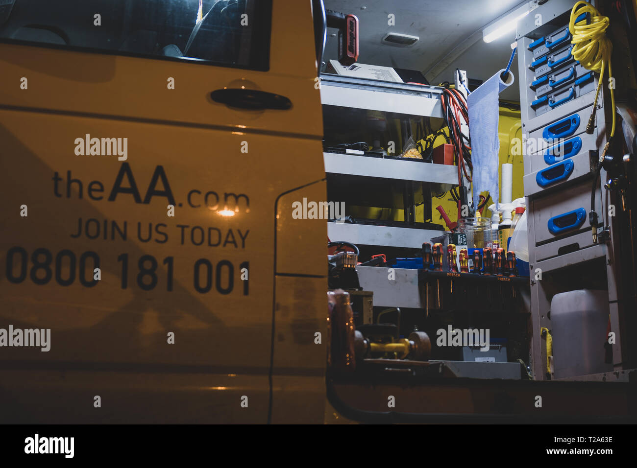 Recovery van lights hi-res stock photography and images - Alamy