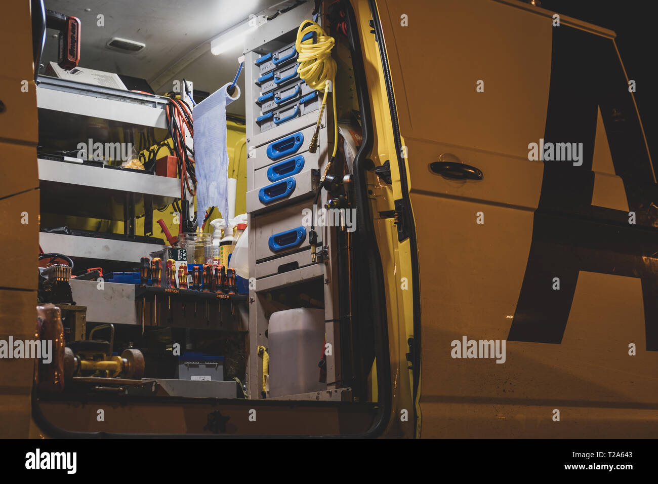 Commercial vehicle breakdown assistance hi-res stock photography and ...