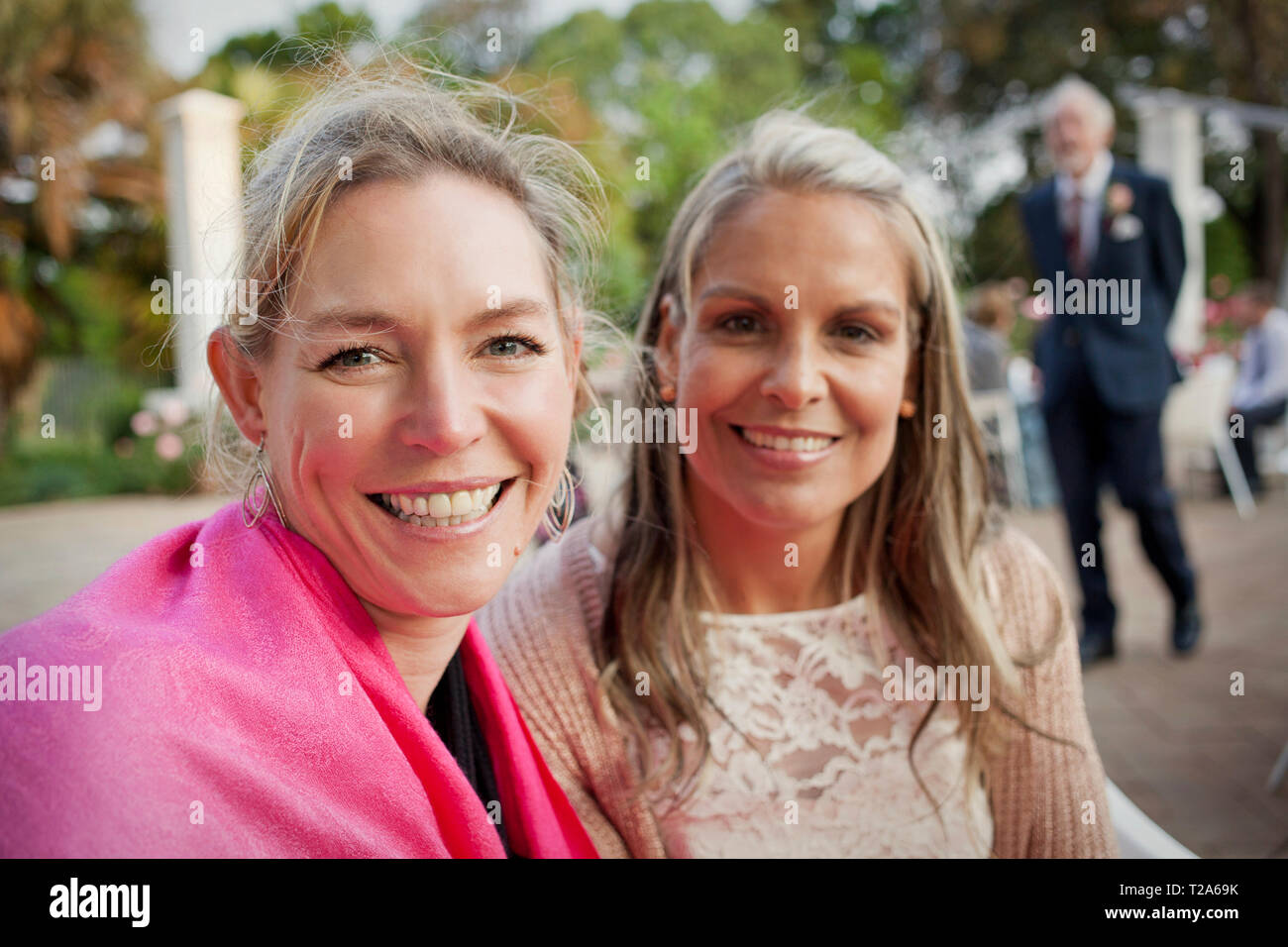 Good looking girls hi-res stock photography and images - Alamy