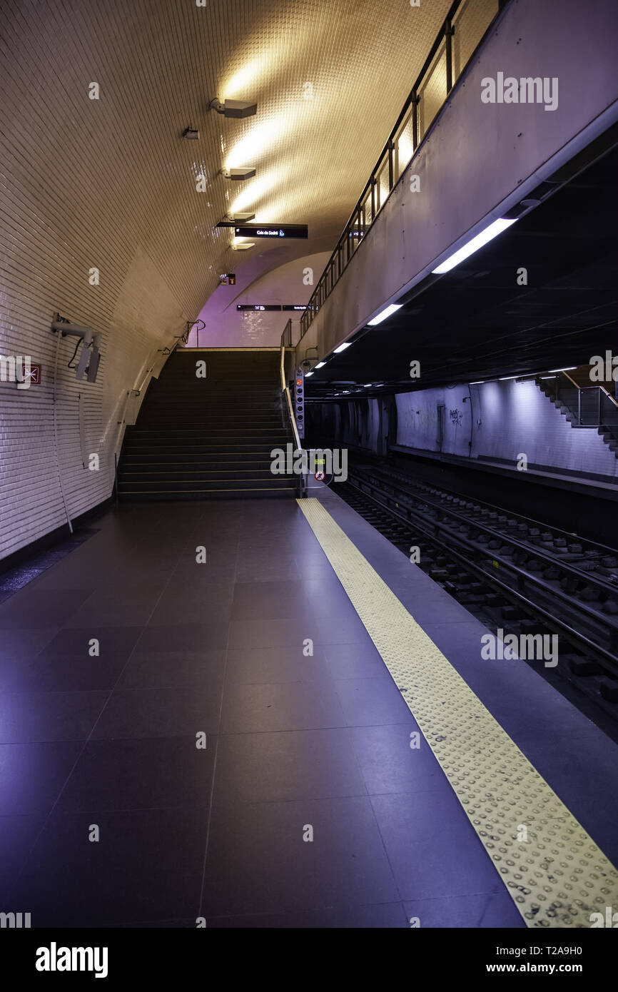 London underground sign blank hi-res stock photography and images - Alamy