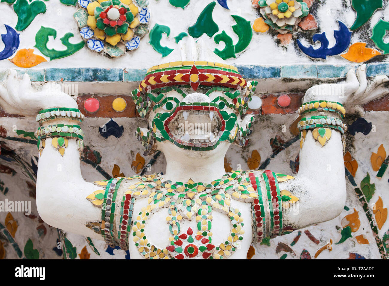 Thailand monkey statue hi-res stock photography and images - Alamy
