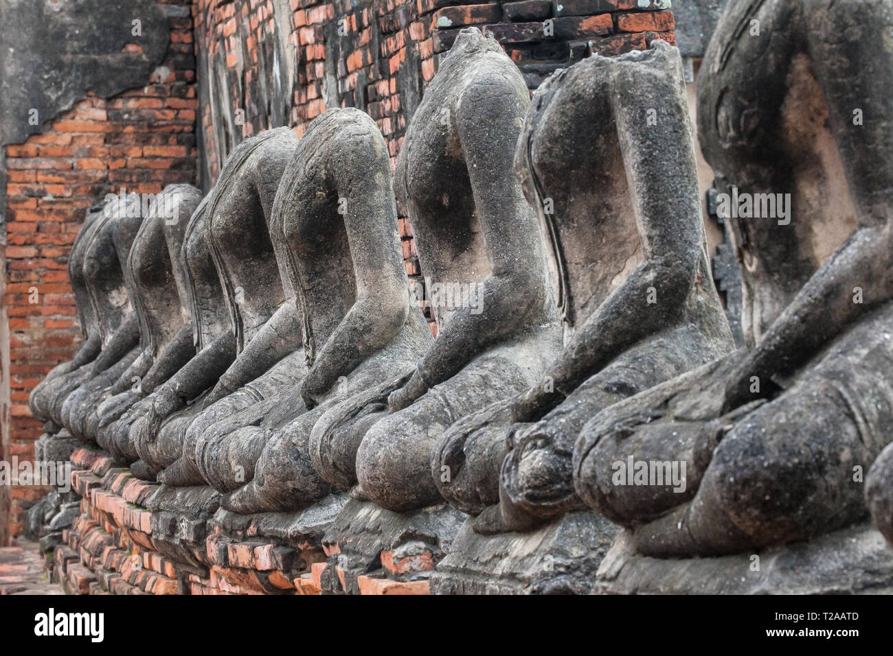 Broken statues hi-res stock photography and images - Alamy