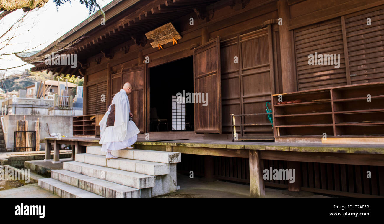 Monk walking up steps towards Tokei-Ji Temple, Kamakura, Japan Stock ...