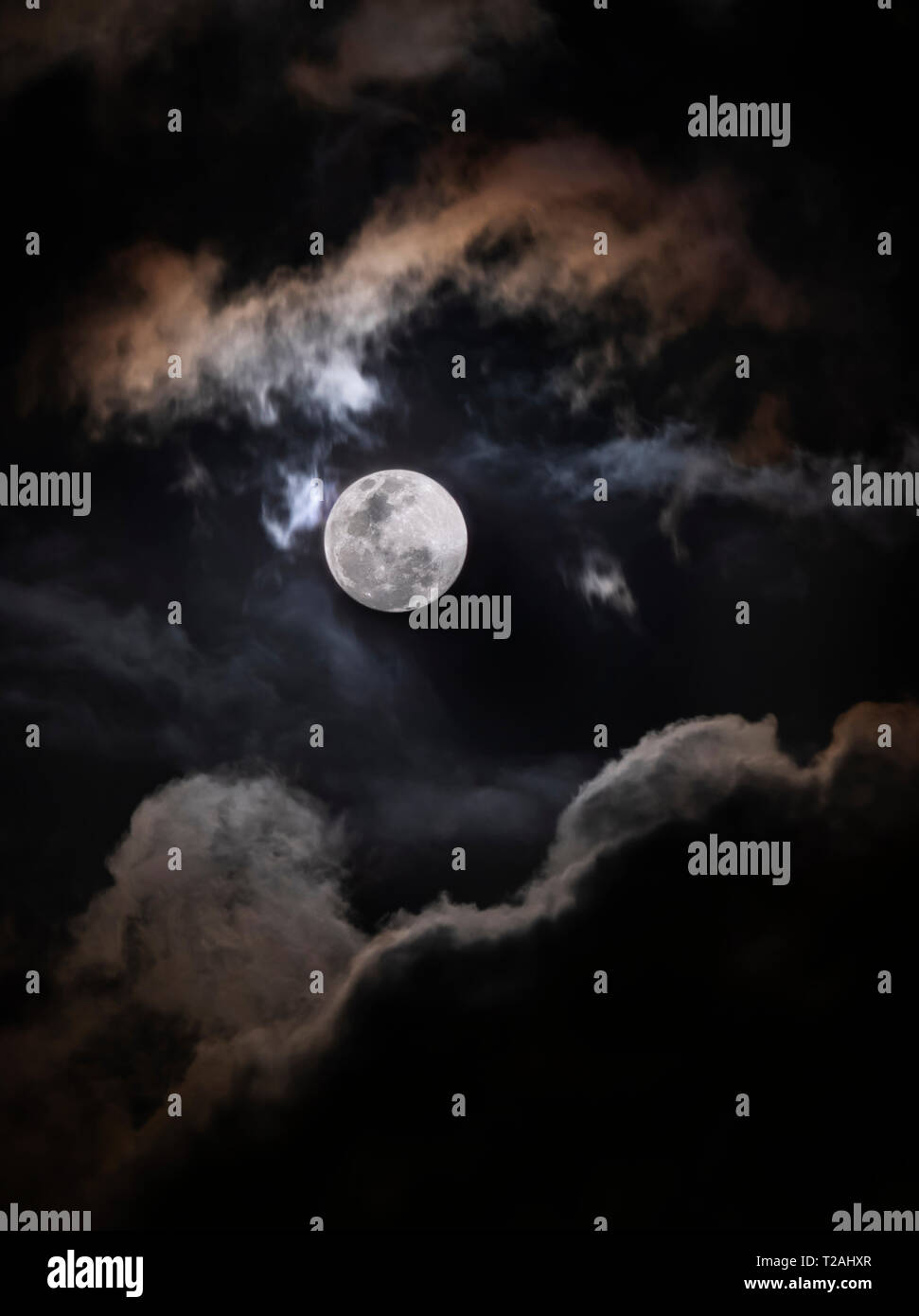 Full moon night sky cloud hi-res stock photography and images - Alamy