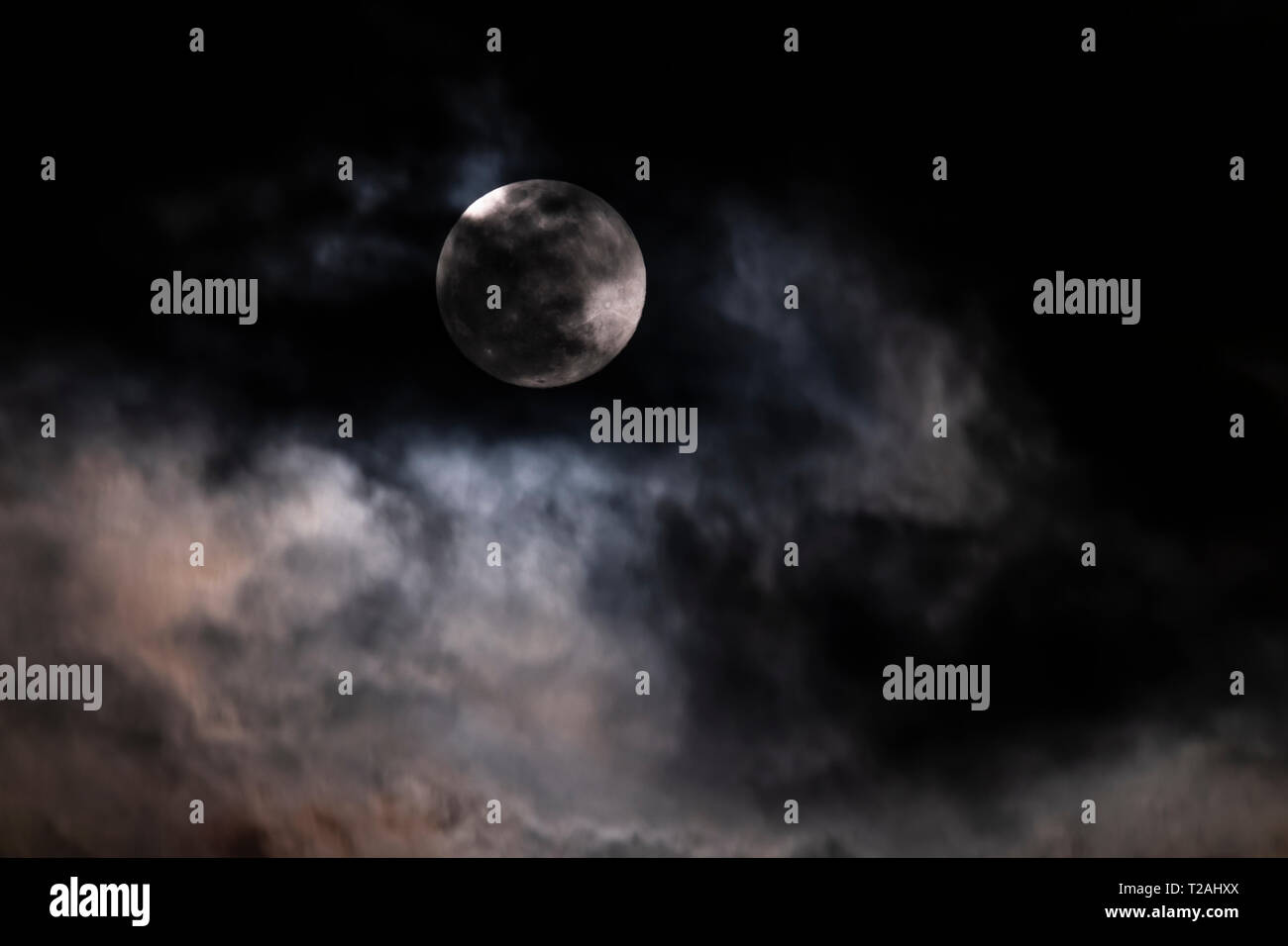 Full moon night sky cloud hi-res stock photography and images - Alamy