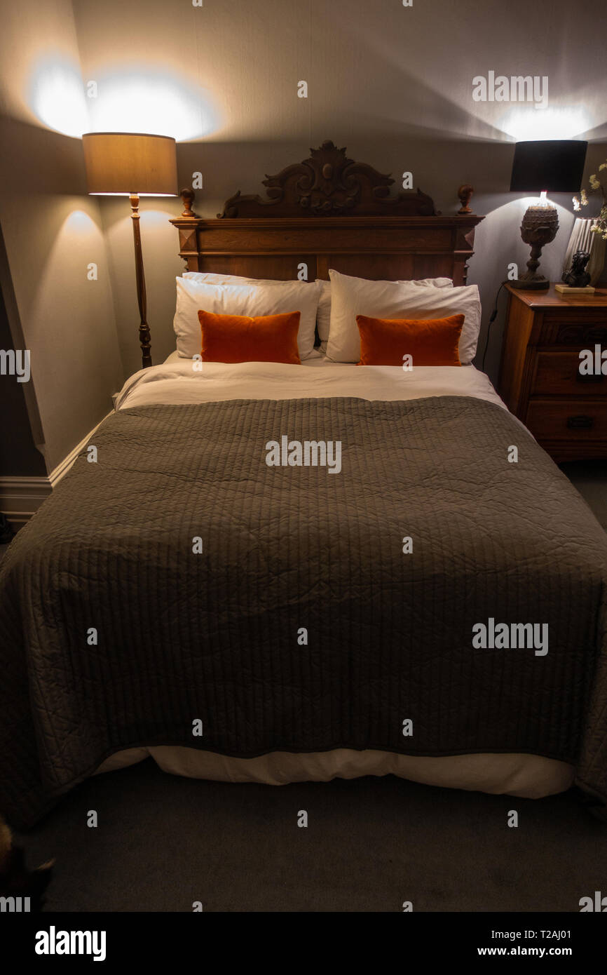 Made up bed hi-res stock photography and images - Alamy