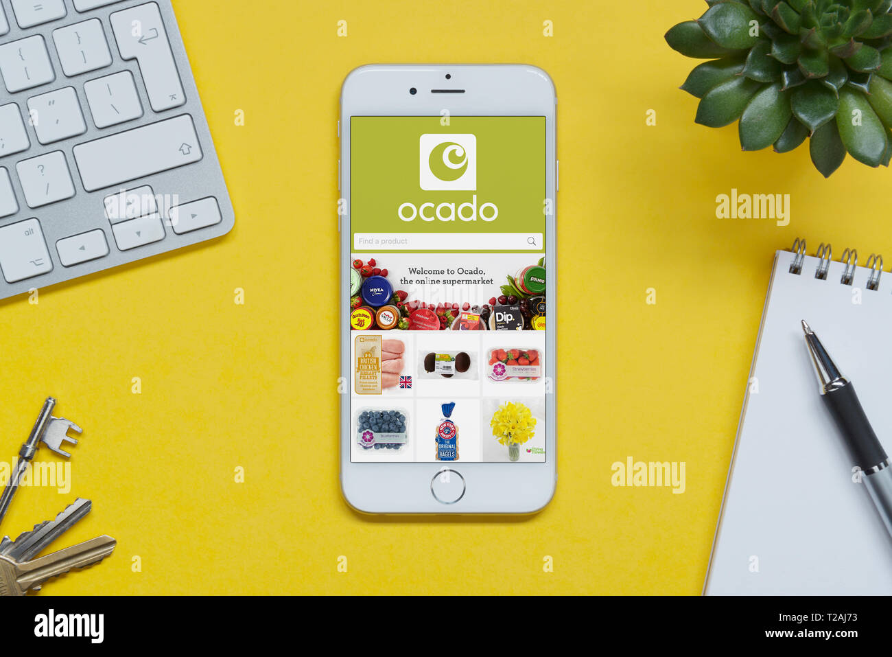 Ocado logo hi-res stock photography and images - Alamy