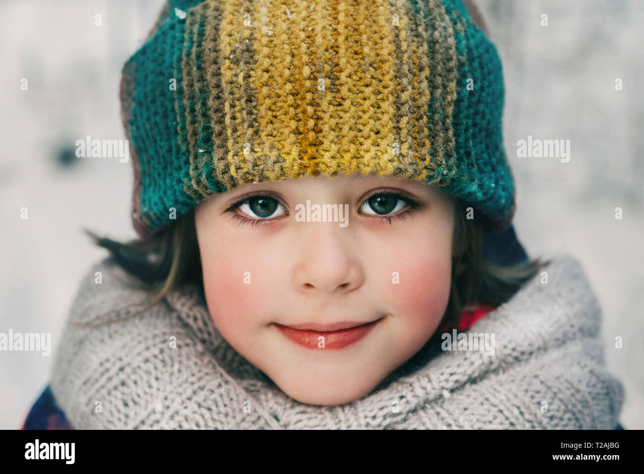 Girl in woolly hat hi-res stock photography and images - Alamy