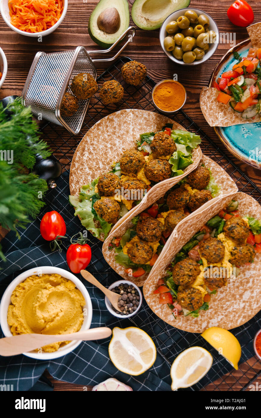 Falafel wrap hi-res stock photography and images - Alamy