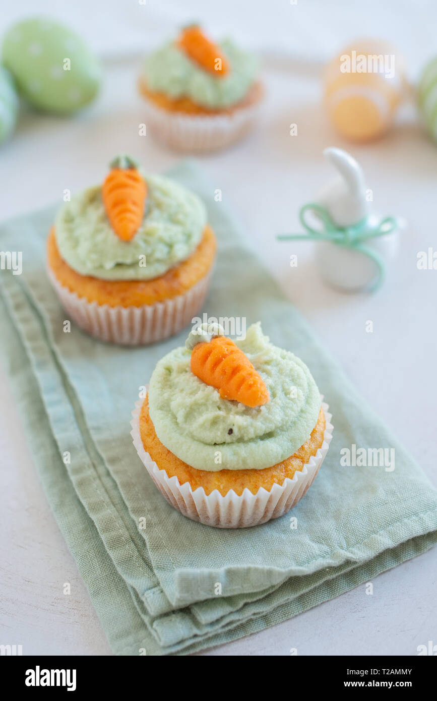 Salted caramel muffins hi-res stock photography and images - Alamy