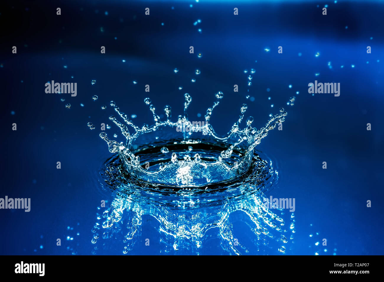 Water drop splash hi-res stock photography and images - Alamy