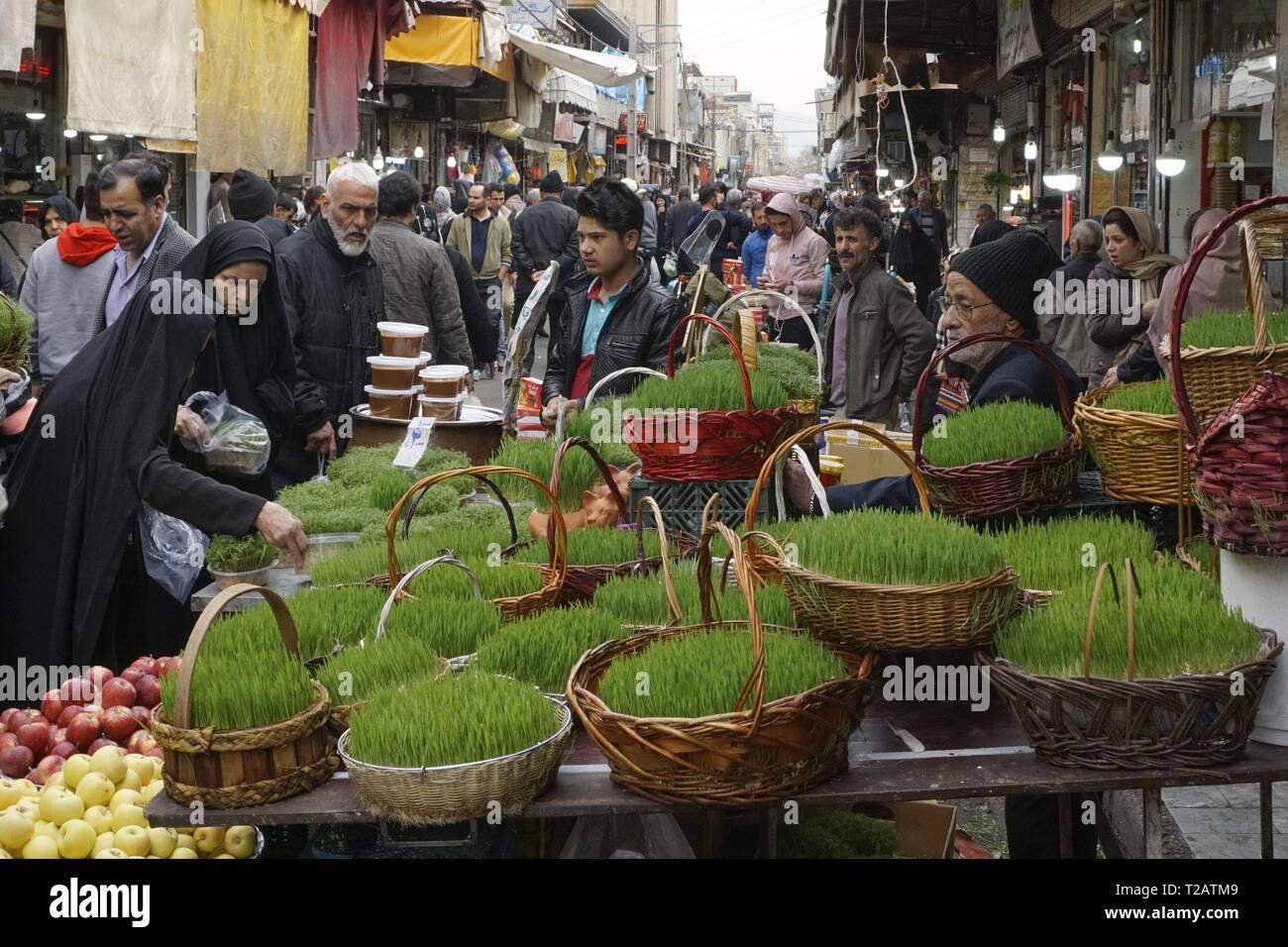 Tehran iran bazaar market fruit hi-res stock photography and images - Alamy