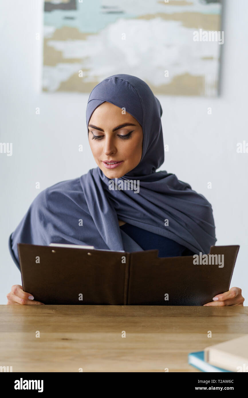 Muslim girl reading hi-res stock photography and images - Alamy