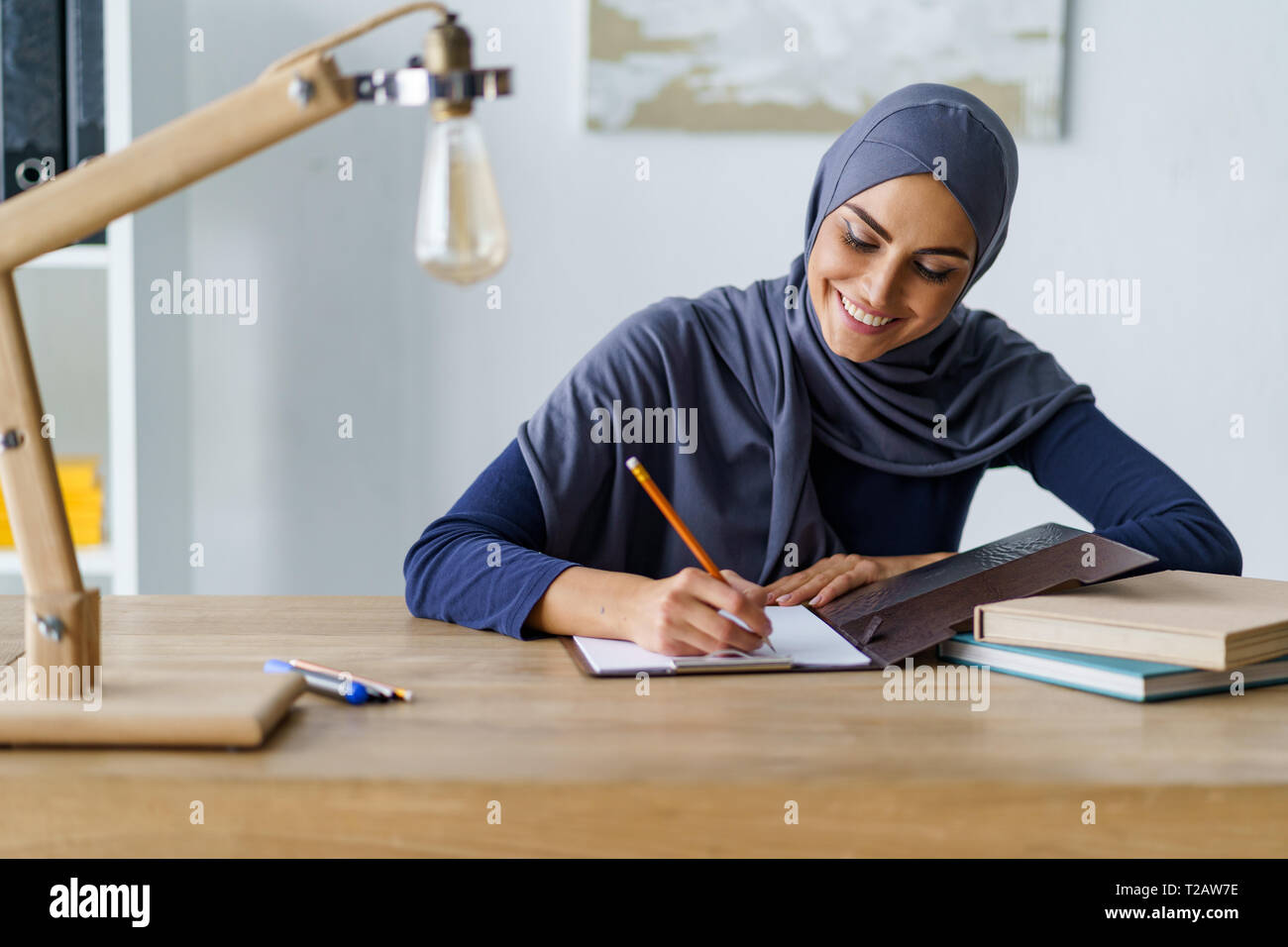 Arabic woman drawing a sketch Stock Photo - Alamy