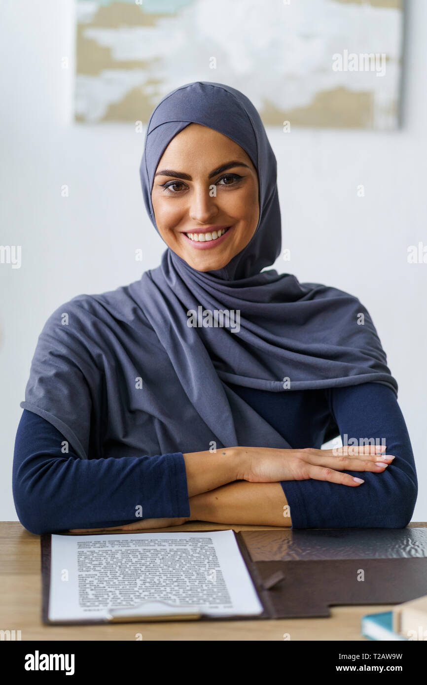 Muslim woman office desk hi-res stock photography and images - Alamy
