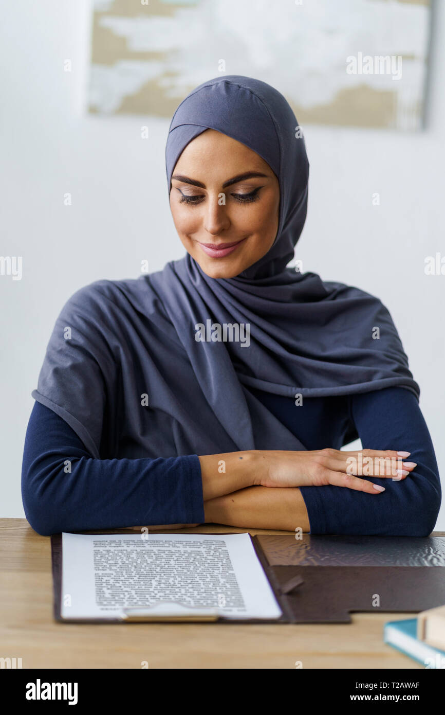 Hijab teacher student hi-res stock photography and images - Alamy