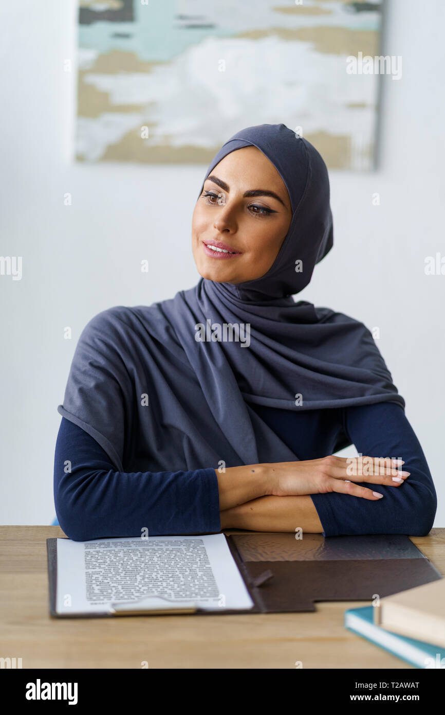 Muslim teacher student hi-res stock photography and images - Alamy