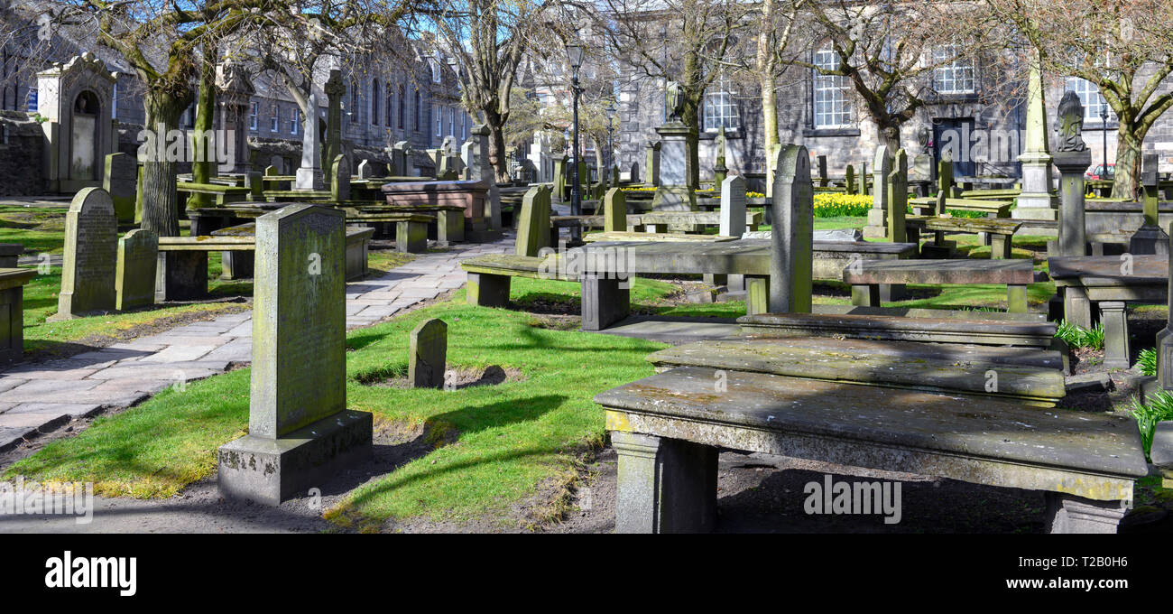 Kirk yard hi-res stock photography and images - Alamy