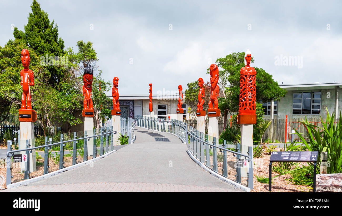 Maori sculptures hi-res stock photography and images - Alamy