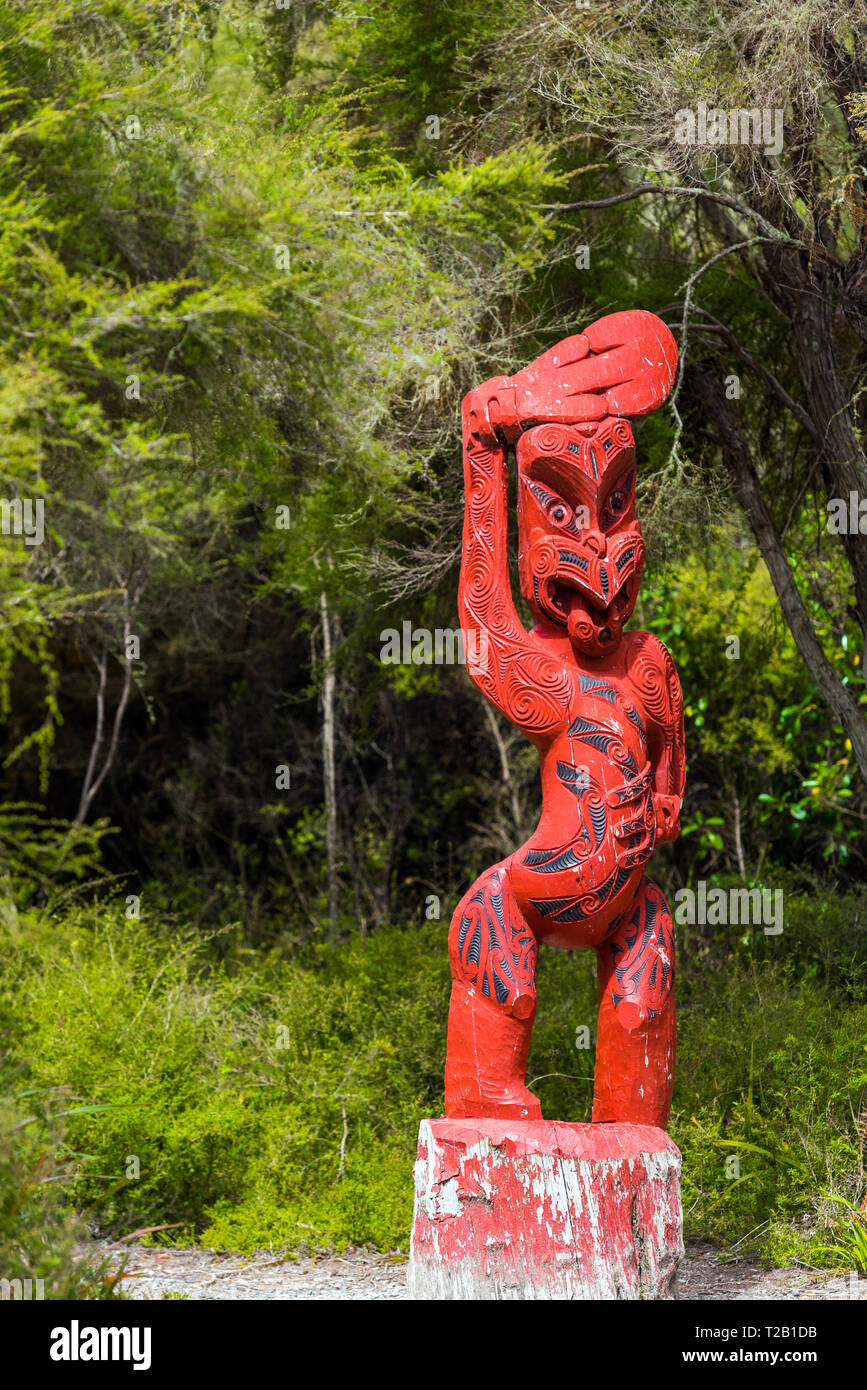 Maori sculpture hi-res stock photography and images - Alamy