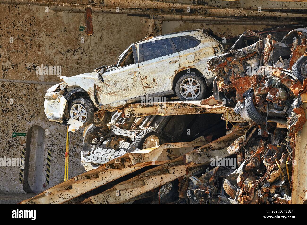 Pile of smashed car wrecks Stock Photo - Alamy