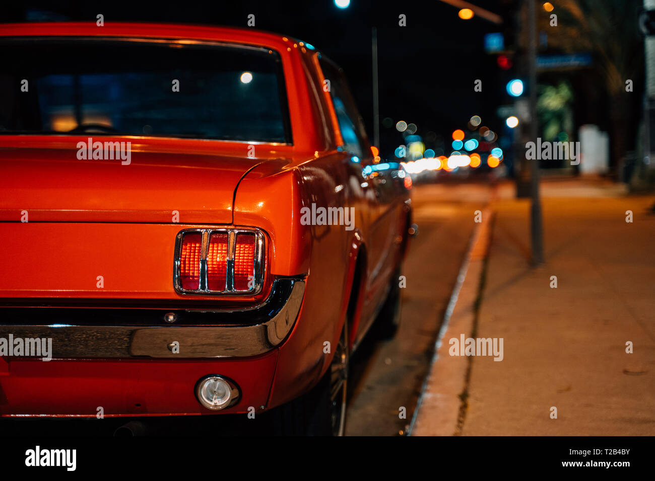 Night-time shot of the rear of a vintage muscle car Stock Photo - Alamy
