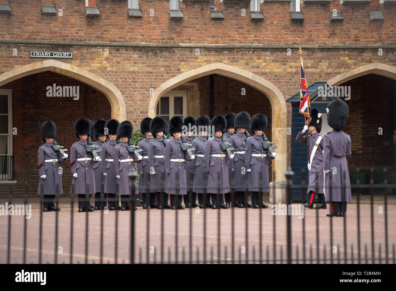 Court security guard uk hi-res stock photography and images - Alamy
