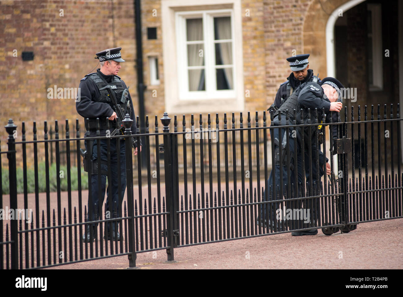 Uk policeman and gun hi-res stock photography and images - Alamy