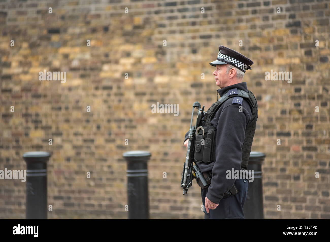 Armed police scotland yard hi-res stock photography and images - Alamy