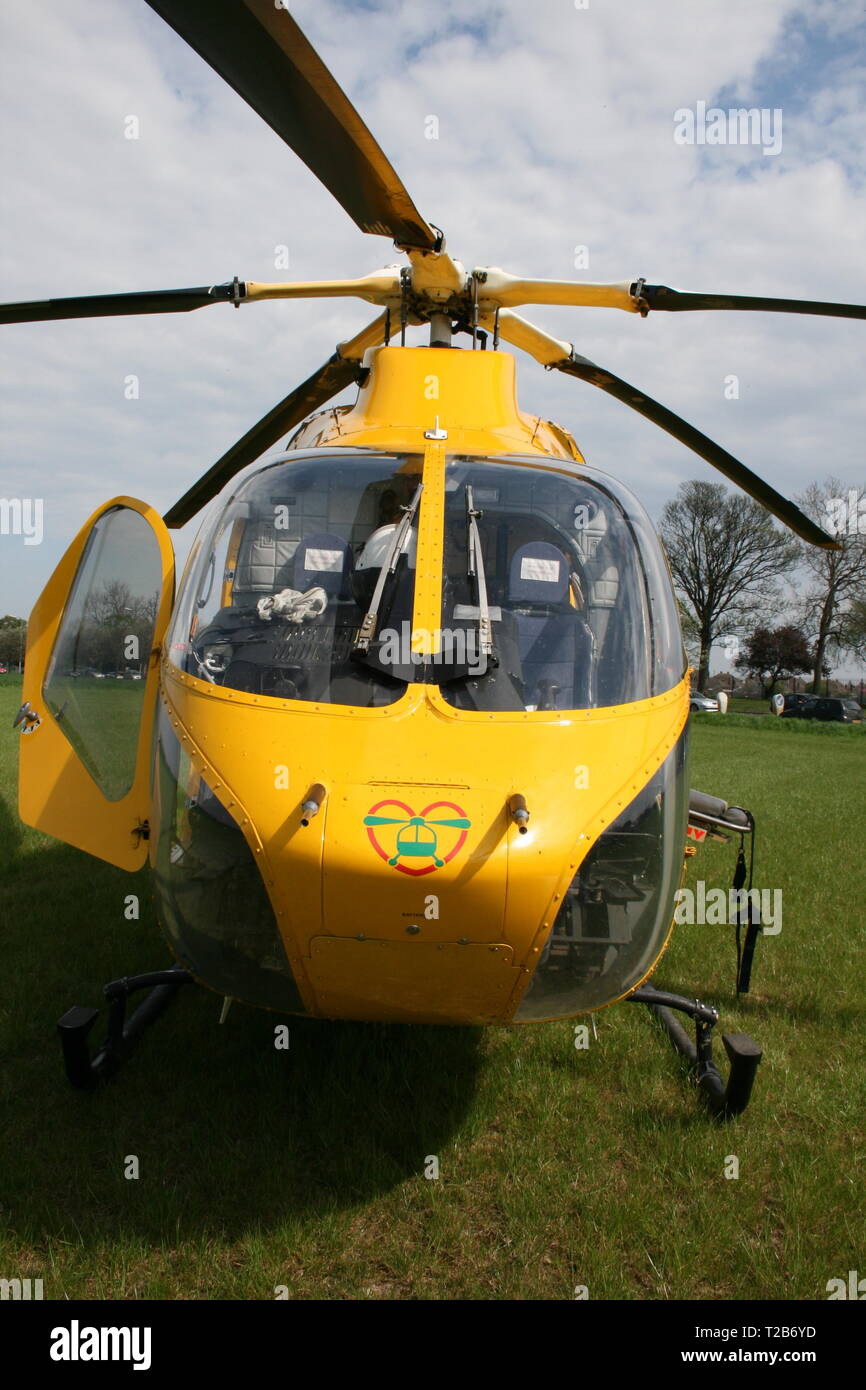 Fast ambulance hi-res stock photography and images - Alamy