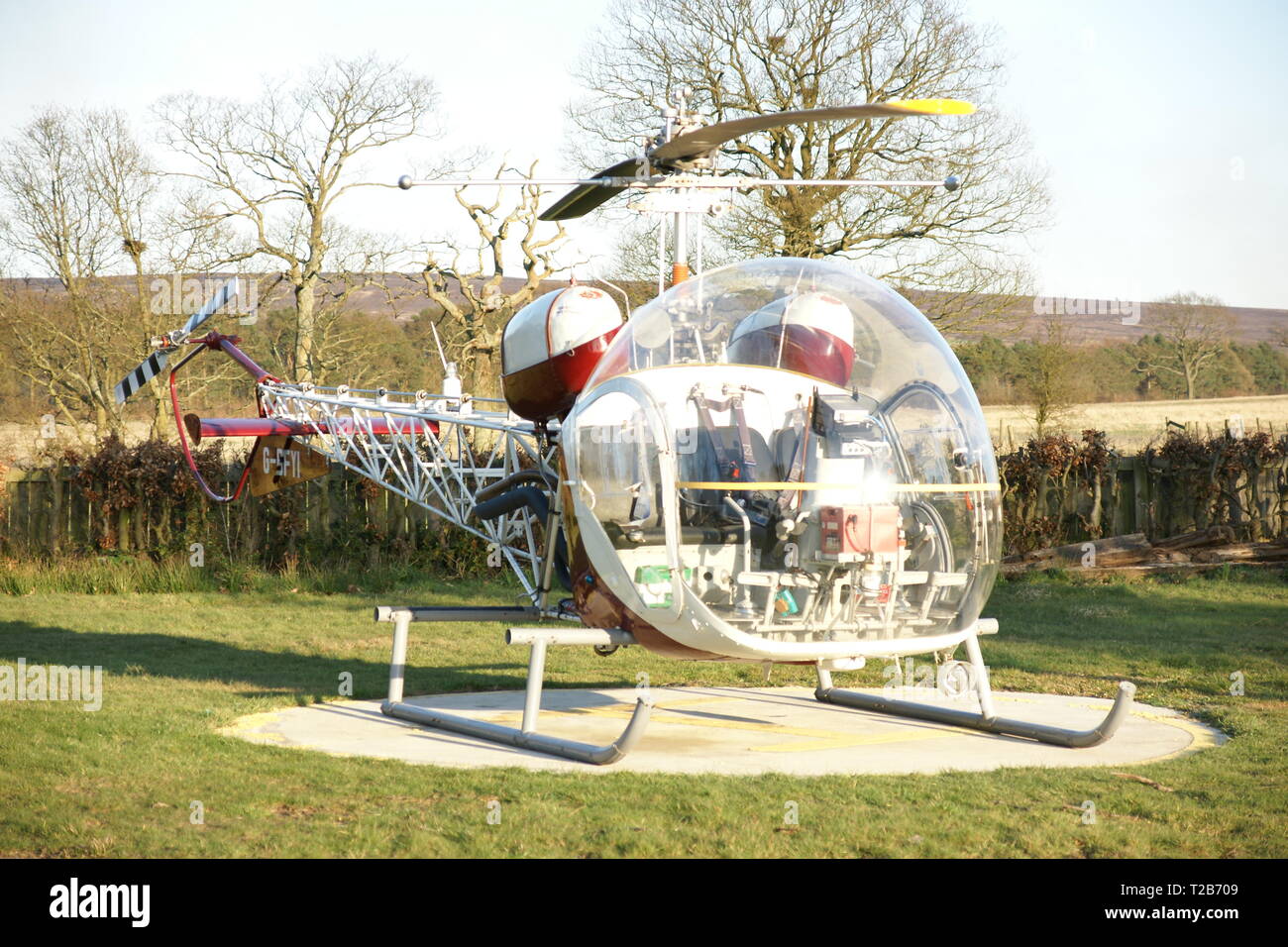 Bell 47 helicopter hi-res stock photography and images - Alamy