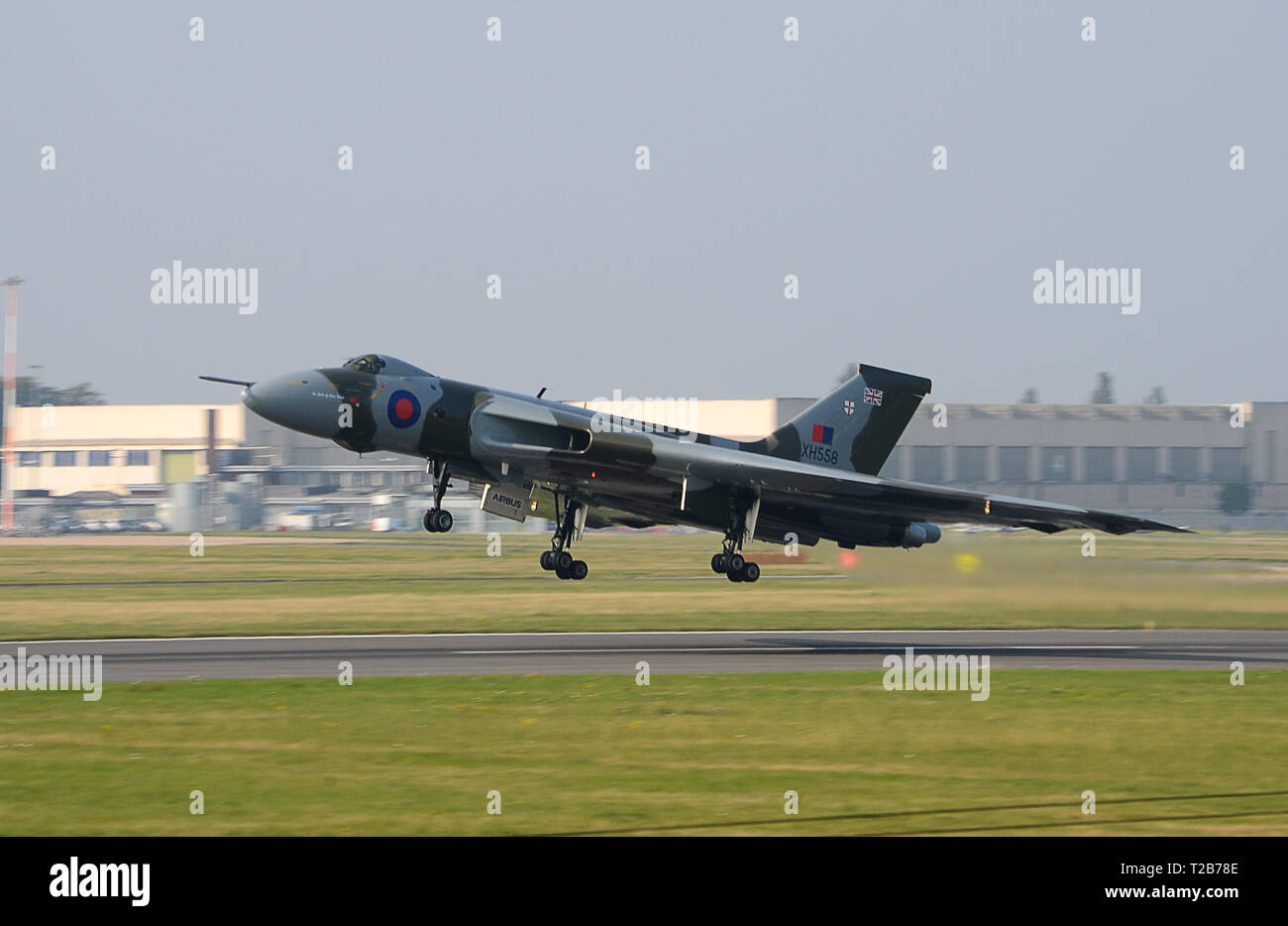 Avro vulcan xh558 hi-res stock photography and images - Alamy