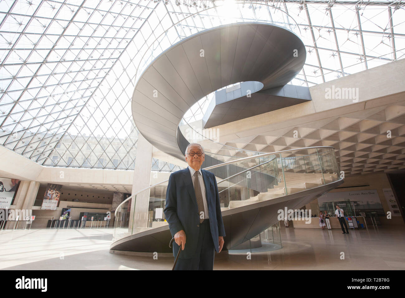 IEOH MING PEI AND LOUVRE PYRAMID Stock Photo - Alamy