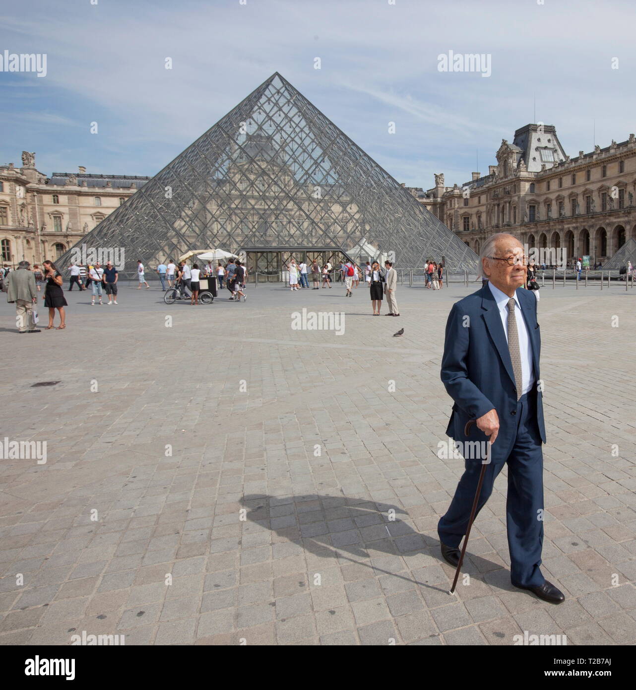 IEOH MING PEI AND LOUVRE PYRAMID Stock Photo - Alamy