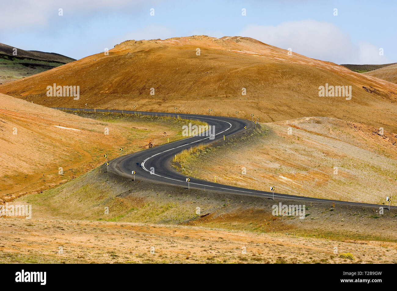 Curvy street hi-res stock photography and images - Alamy