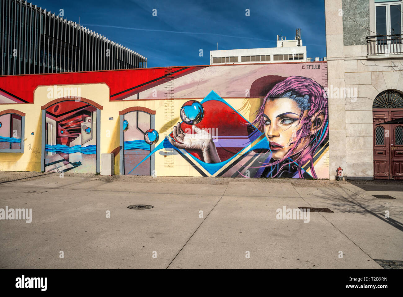 Street art, murals, graffiti in Lisbon, Portugal Stock Photo - Alamy