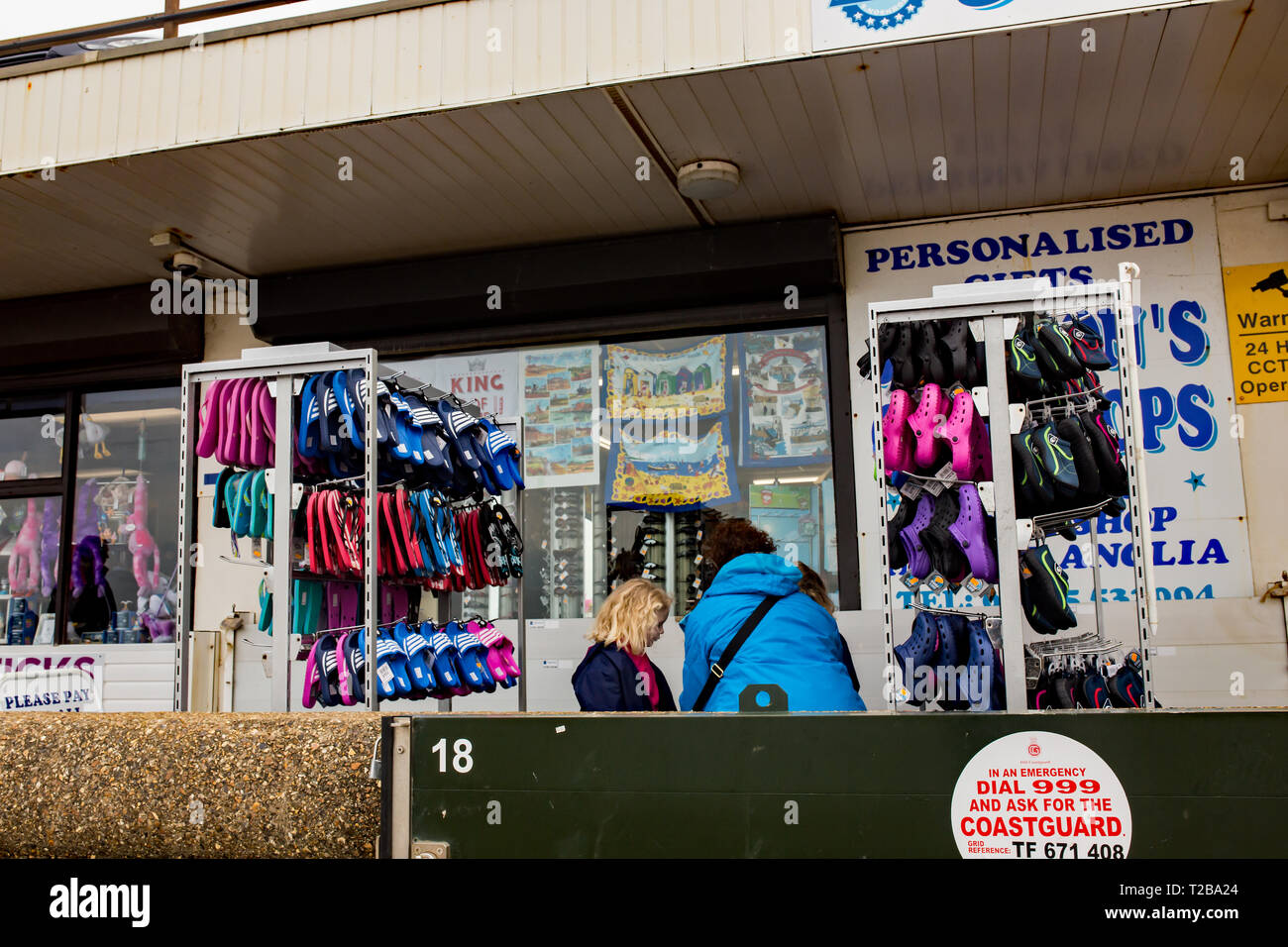 Hunstanton, England. 23 March 2019. A mother selecting some beach ...