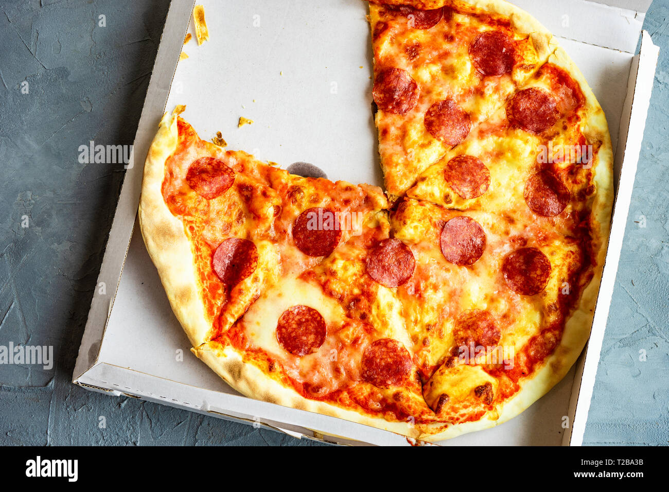 Italian pizza in slices in delivery box with copy space Stock Photo - Alamy