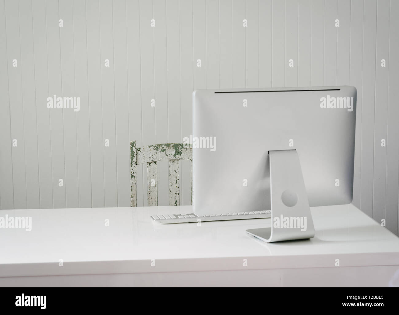 empty office desk Stock Photo - Alamy