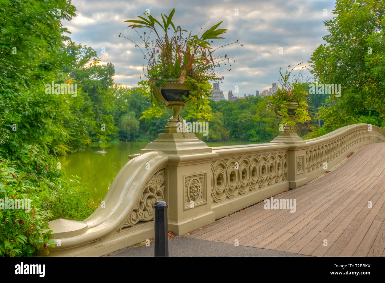 Bow Bridge in New York City, Central Park Manhattan Stock Photo - Alamy