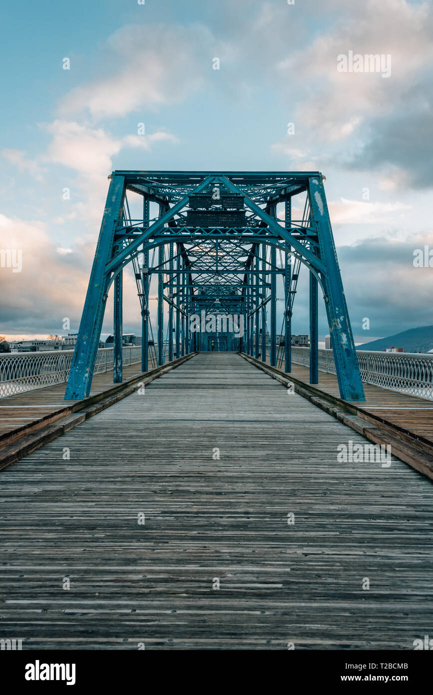 Walnut street bridge hi-res stock photography and images - Alamy