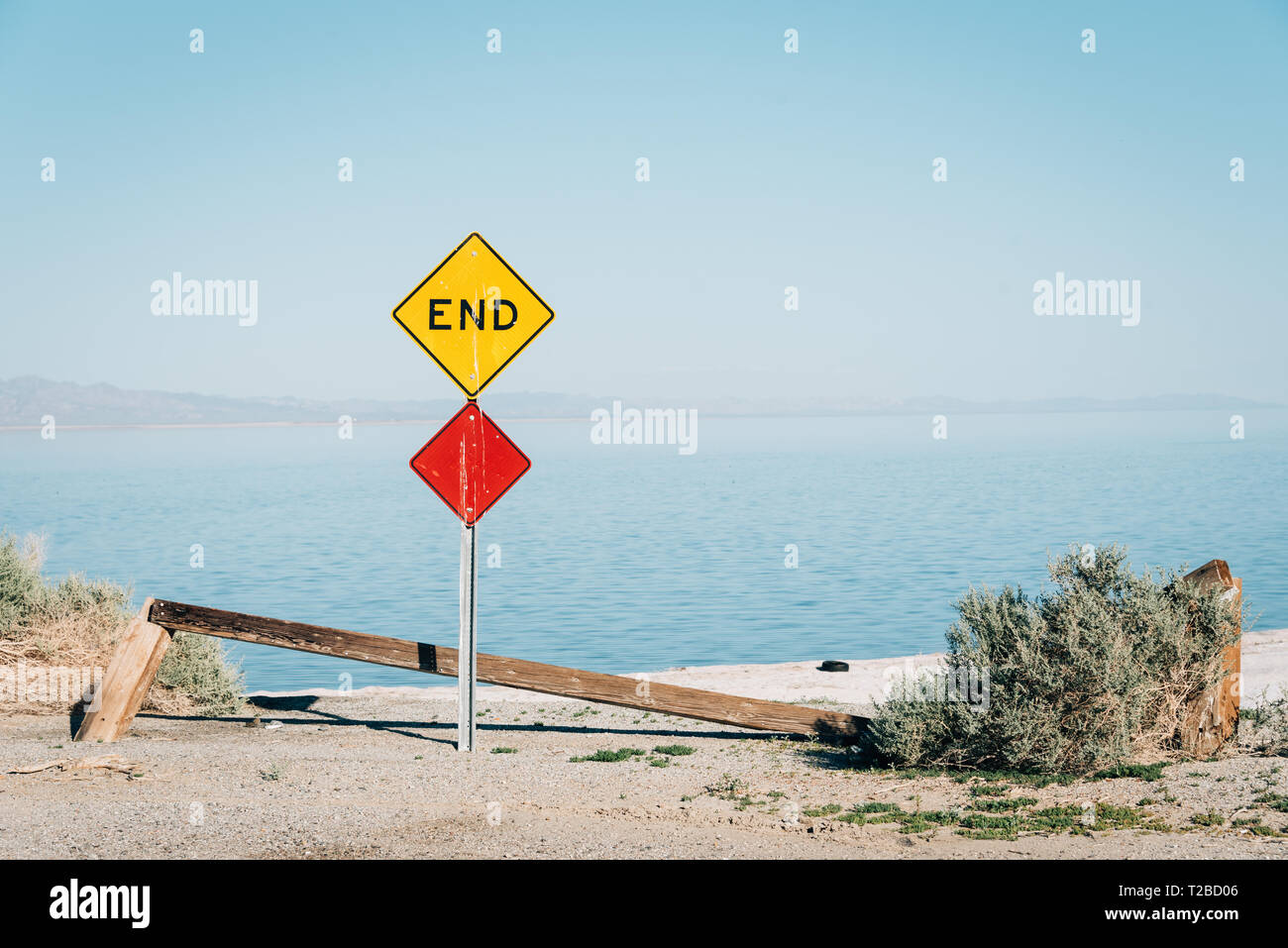 Dead end street at the Salton Sea, in Salton Sea Beach, California ...