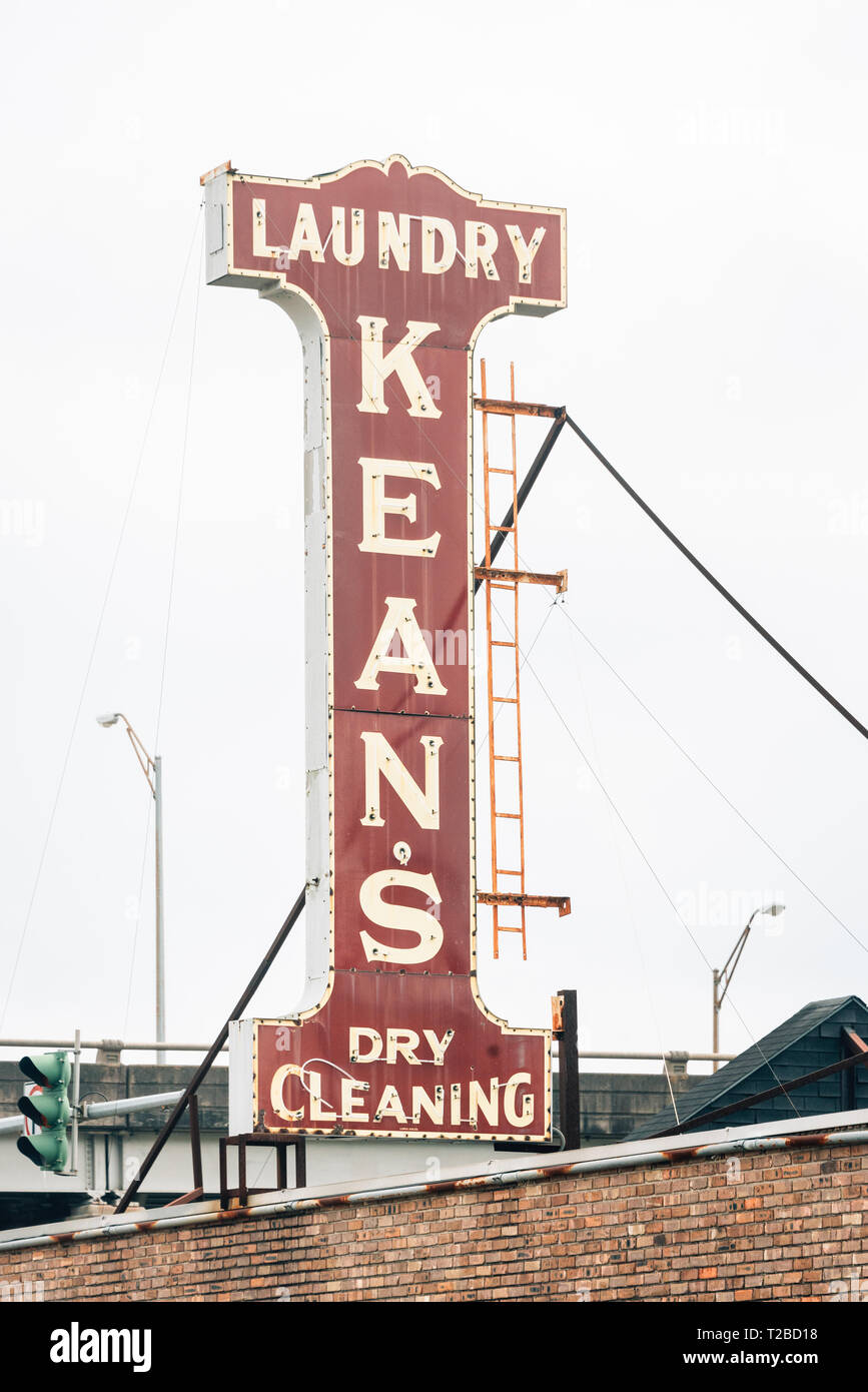 Dry cleaning sign hi-res stock photography and images - Alamy